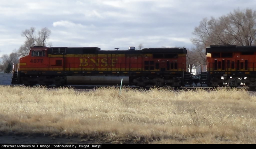BNSF 4877